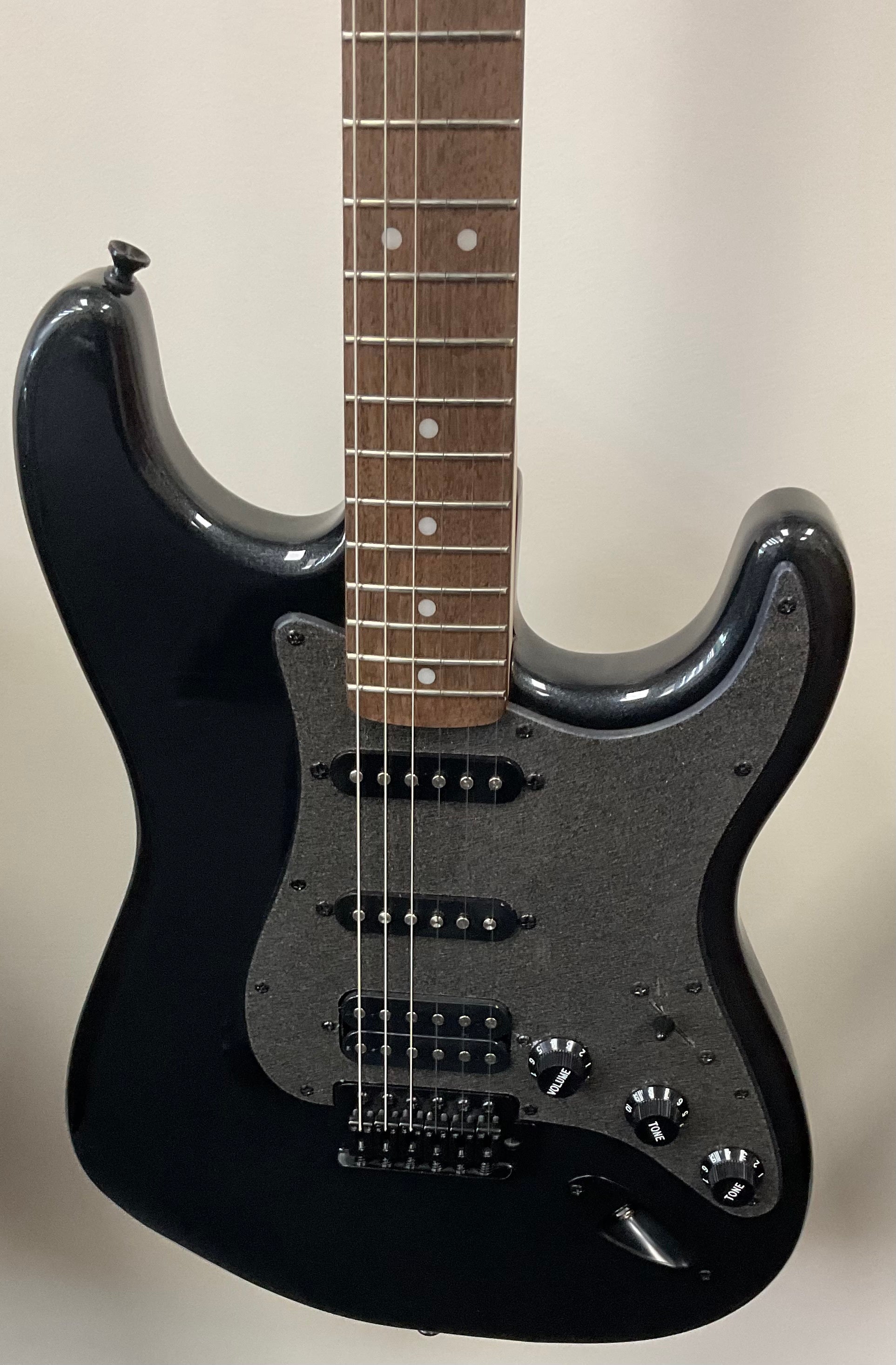 Squier Affinity Strat Blackout | JamHouse Music